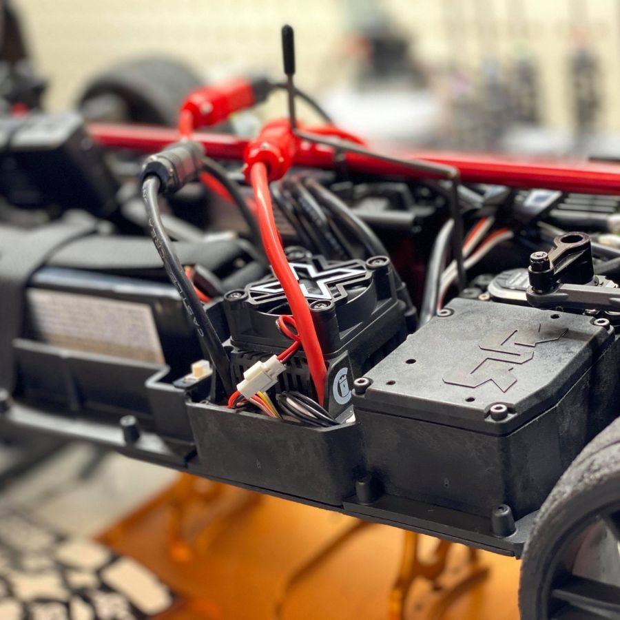 MAMBA MONSTER X 8S, WP, SENSORED, 33.6V ESC